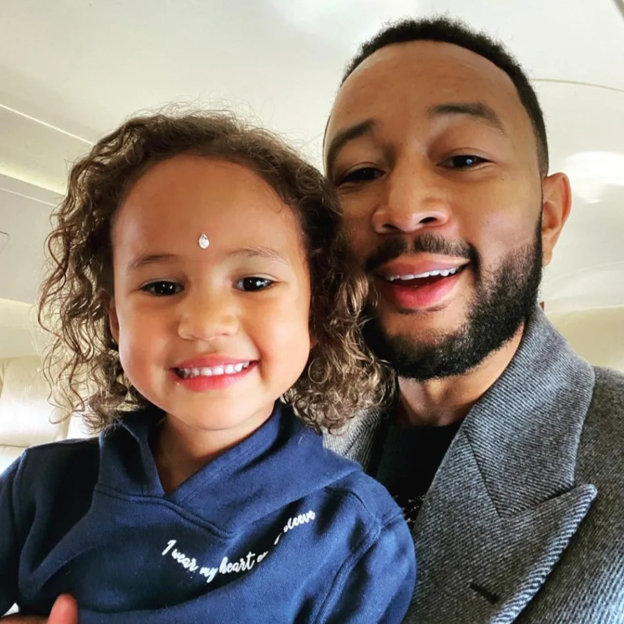 CHRISSY TEIGEN AND JOHN LEGEND’S DAUGHTER LUNA IS ADORABLE - News