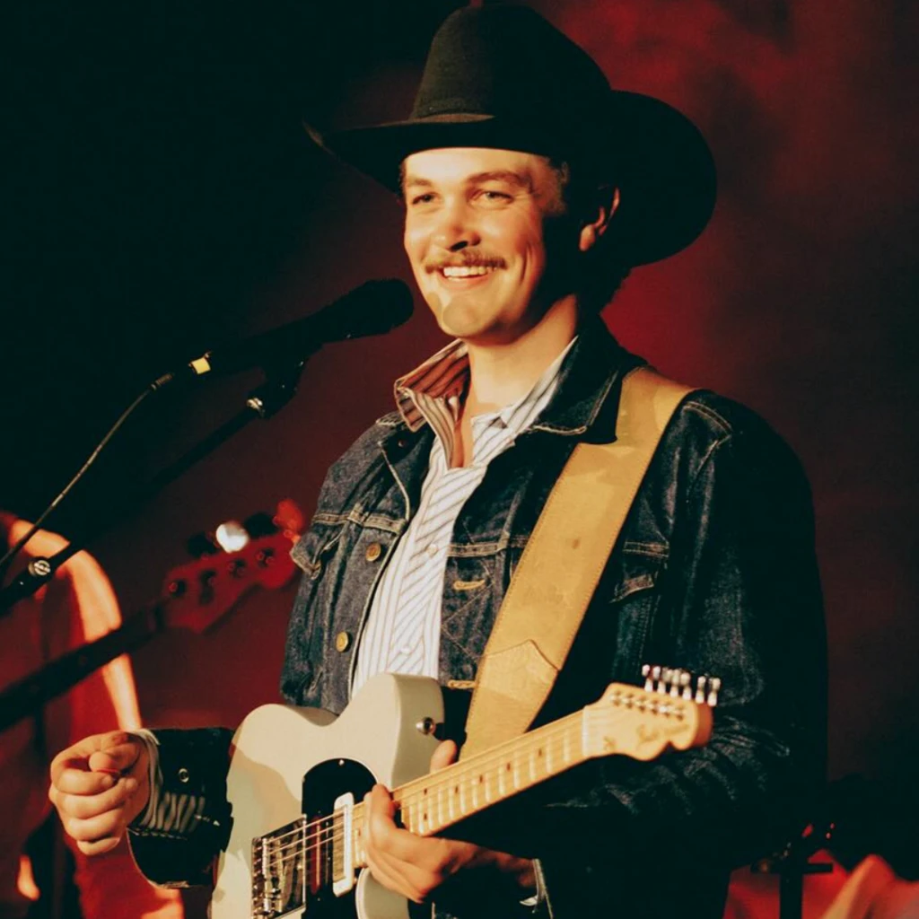 Zach Top gives country music fans 'goosebumps' when performing a cover ...