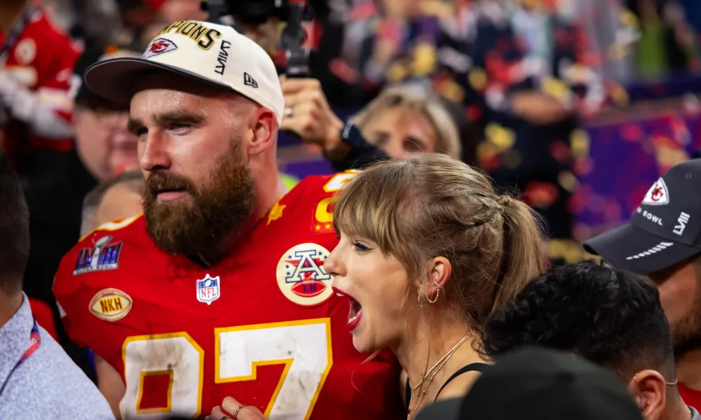 Taylor Swift posts shocking poolside photo that drives Travis Kelce ...