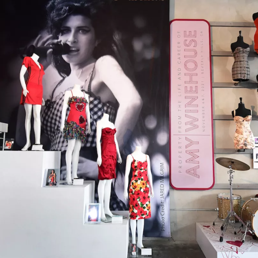 Amy Winehouse emotional family selling her wardrobe including last gig ...